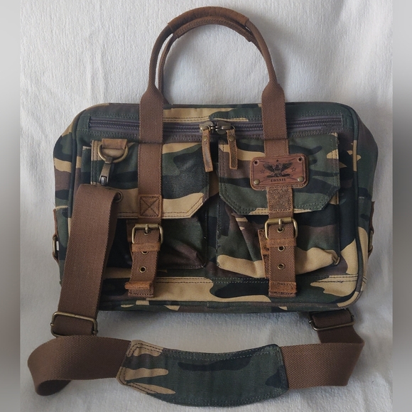 Fossil | Bags | Fossil Seageant Large Messenger Bag In Camo Olive ...